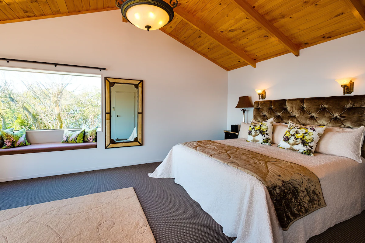 Lake Cottages - Rotorua Accommodation With Spa | On The Point