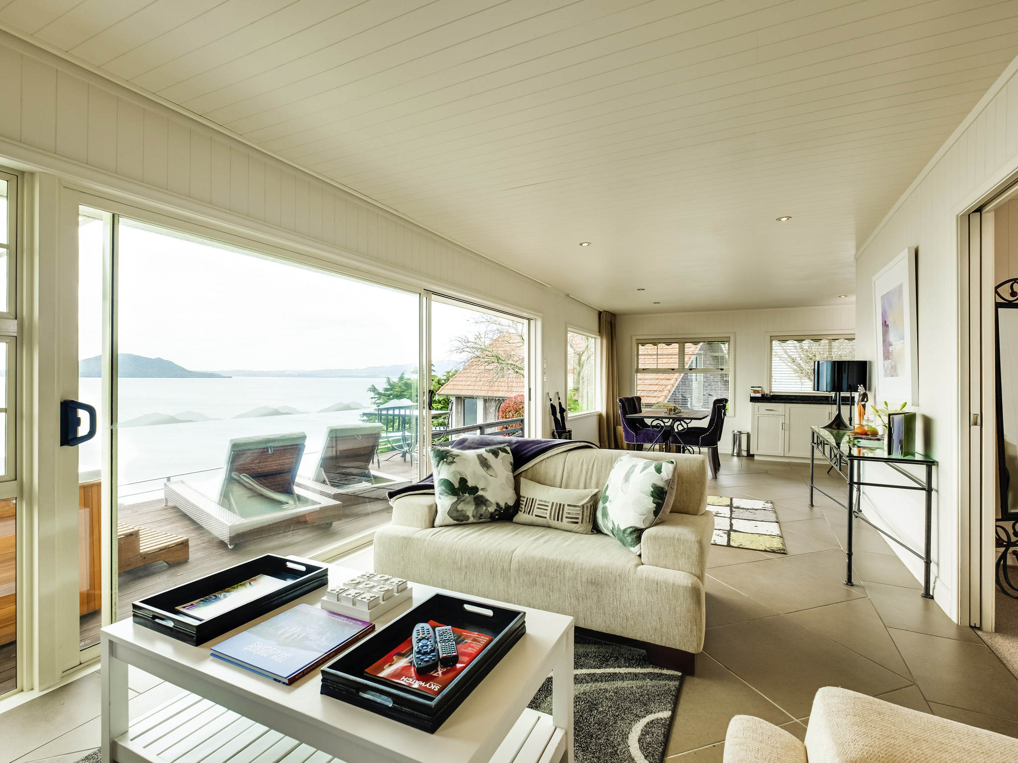 Lake Cottages - Rotorua Accommodation With Spa | On The Point